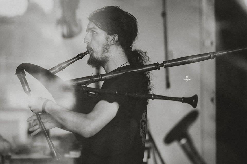 Andrei Oltean (E-an-na): cover Born of Osiris la acordeon si cimpoi - Maximum Rock Magazin